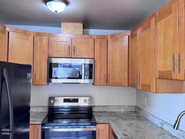 23 Raintree Ct, Unit 15, Hayward, CA 94544 | MLS #41129 | Compass