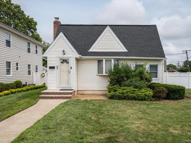 23 Rosebud Ave, Merrick, NY 11566