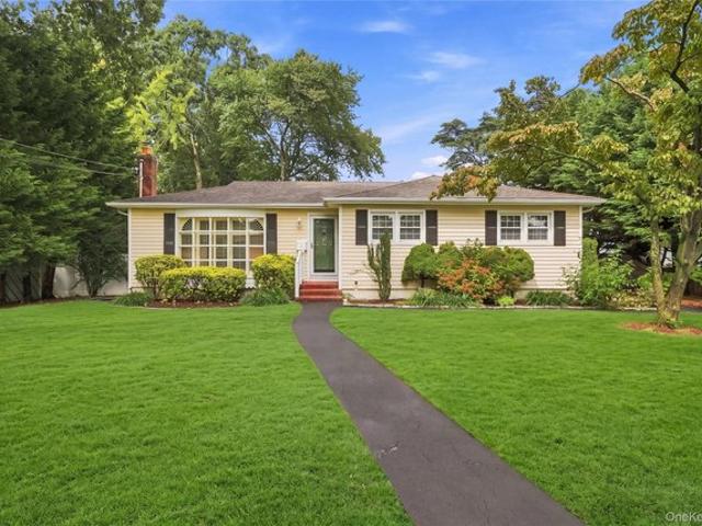 23 Roy Ave, West Islip, NY 11795