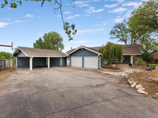 23 S Lakeview Dr, Goddard, KS 67052