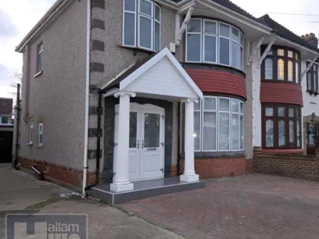 23 Sandhurst Drive, London, IG3 9DB, United Kingdom | 3 bed townhouse for rent #166280254 | Rentberry