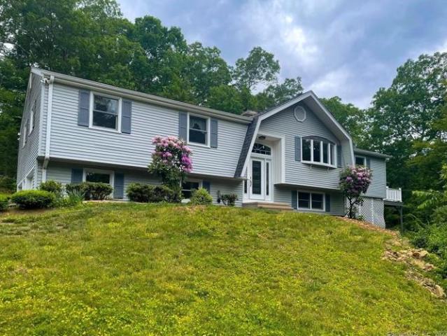 23 Seth Den Rd, Oxford, CT 06478