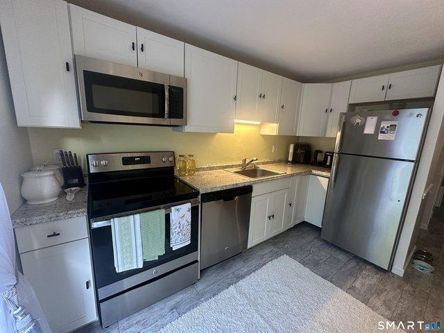 23 Seymour Rd Unit 3B, East Granby, CT 06026