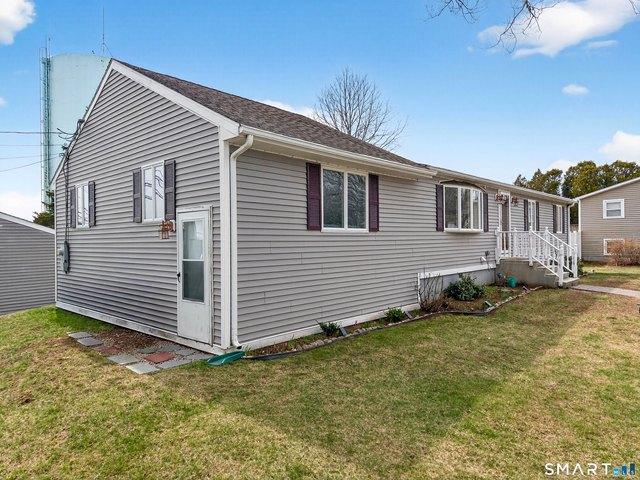 23 Skyview Ter, Groton, CT 06340