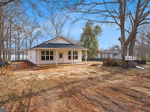 23 Skyland Dr, Locust Grove, GA 30248