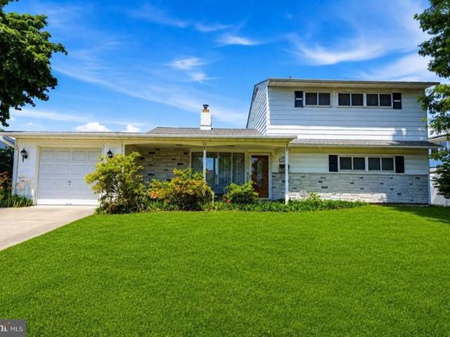 23 Shelter Ln, Levittown, PA 19055