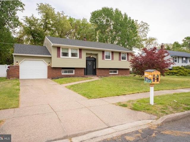 23 Springlane Dr, Blackwood, NJ 08012