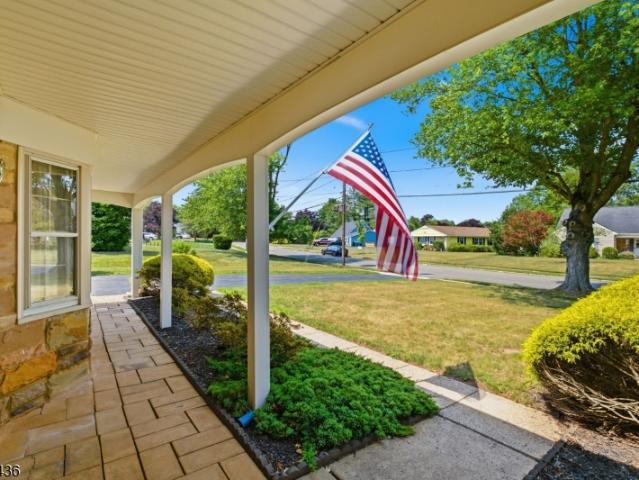 23 Sweetbriar Rd