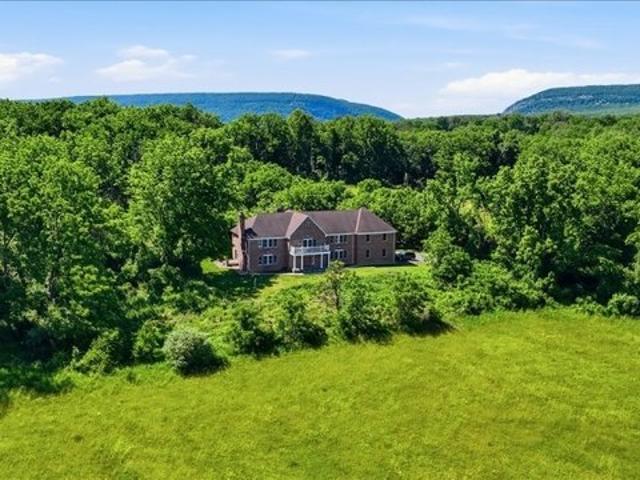 23 Stark Rd, Knowlton, NJ 07832