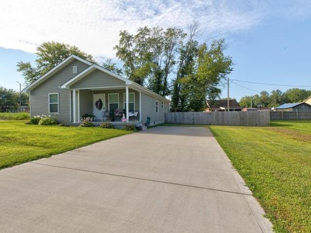 23 Strange St, Stanton, KY 40380