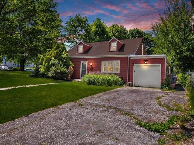 23 Sturtevant Pl, Bridgeport, CT 06610