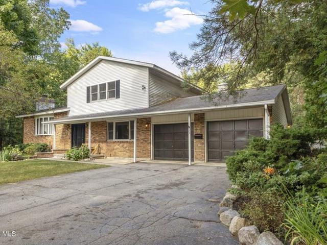23 Sunset Dr, Queensbury, NY 12804