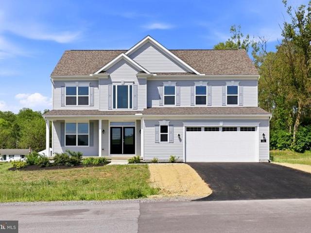 23 Sussex Dr, Falling Waters, WV 25419