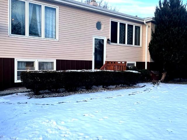 23W464 Olive Ct, Glendale Heights, IL 60139 | MLS #12578 | Compass