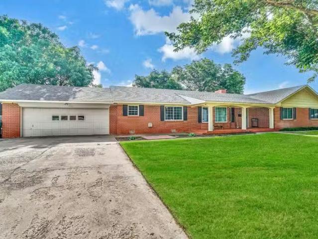 2004 N PENNSYLVANIA AVE, MANGUM, OK 73554 Single Family Reside.