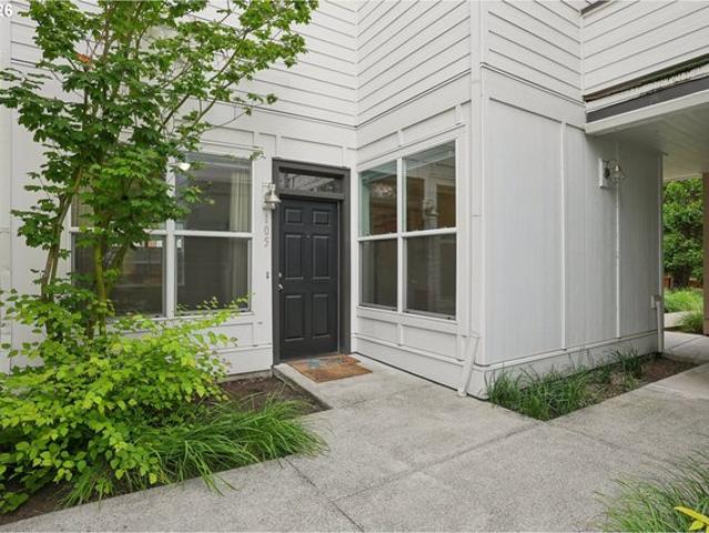 2004 NE Cadbury Ave Apt 105, Hillsboro, OR 97006