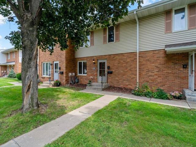 2004 Arkwright St, Maplewood, MN 55117