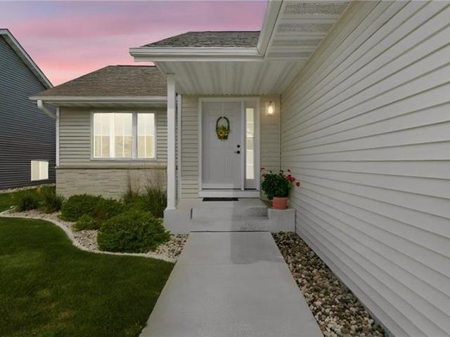 2004 Bluestem Dr, Mankato, MN 56001
