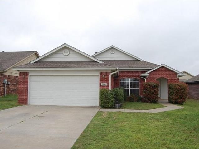 2004 Cloverdale Ln, Norman, OK 73071
