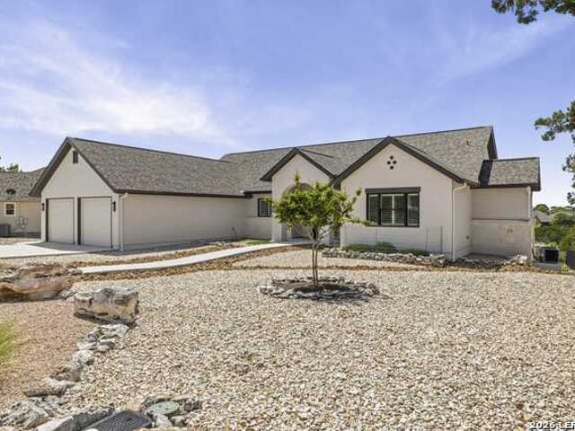 2004 Crown View Dr
