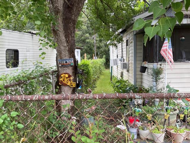 2004 Emmanuel St