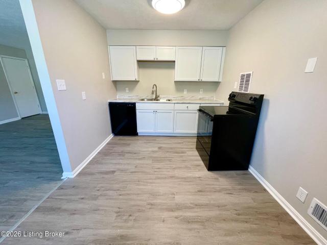 2004 Goldsmith Ln 3