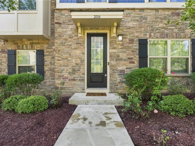 2004 Hemlock Ln