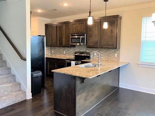 2004 S Florida Way, Fayetteville, AR 72701