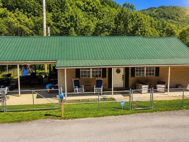 2004 S Mayo Trl, Pikeville, KY 41501