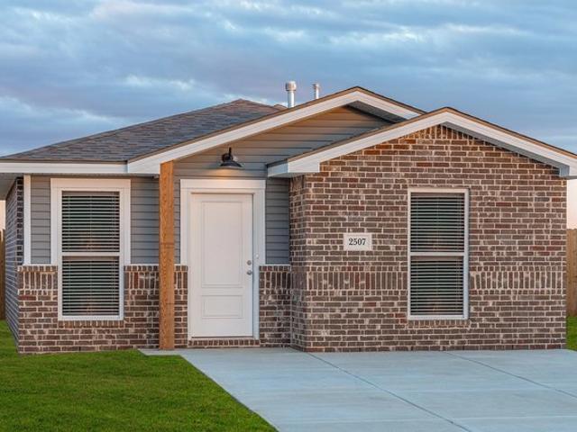 2004 Tractor Ave, Wolfforth, TX 79382