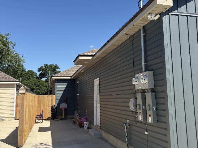 2004 Webster St, 3 beds, 2 full baths