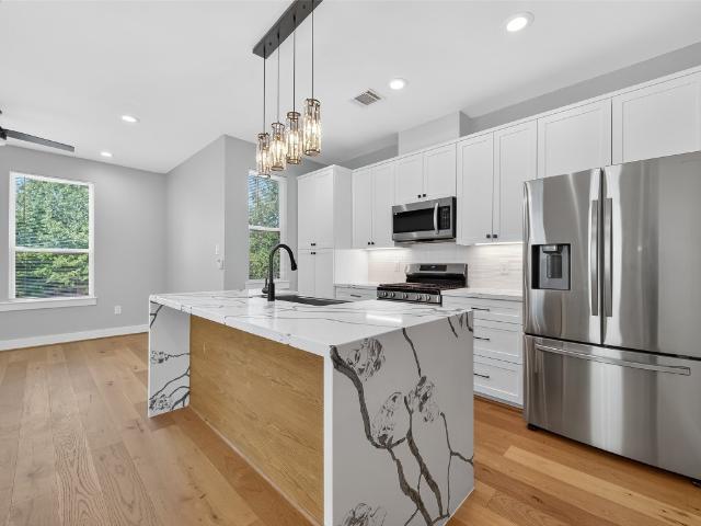 2004 Worms St, Houston, TX 77020 | Compass