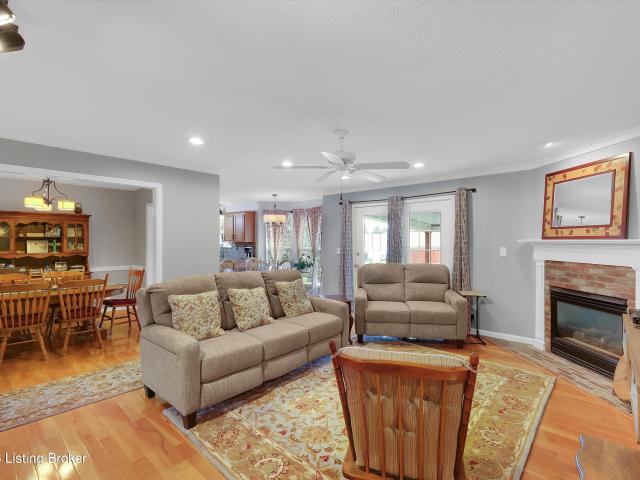 2005 Manning Pl