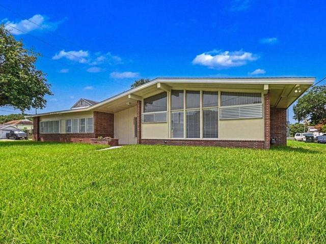 2005 Mary Moody Northen Blvd, Galveston, TX 77551