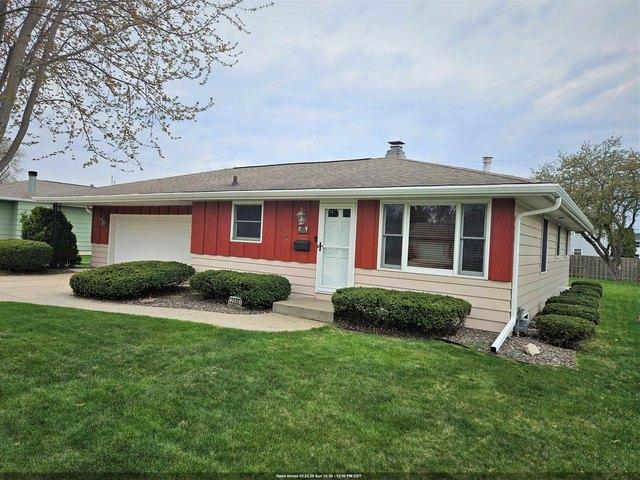 2005 Oak St, Oshkosh, WI 54901