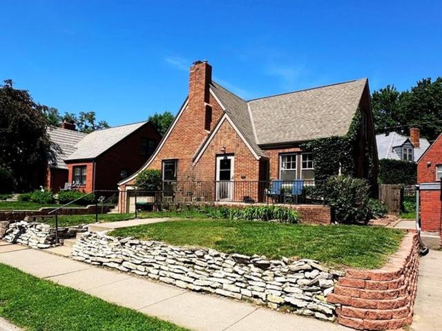 2005 Country Club Ave, Omaha, NE 68104
