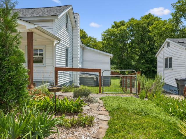 2005 Crestview Dr