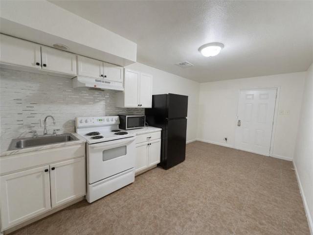 2005 Plaza Drive # 1/2