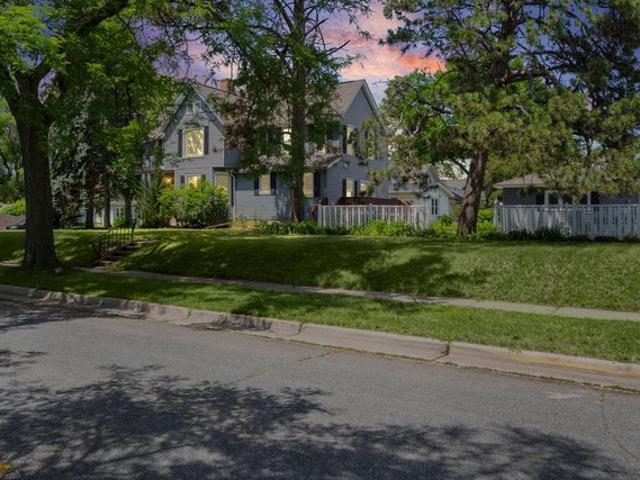 2005 State St, La Crosse, WI 54601