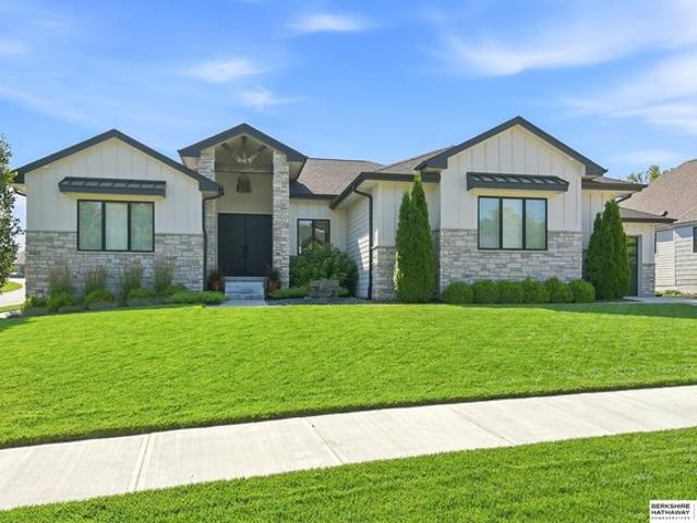 2005 S 208th St, Elkhorn, NE 68022