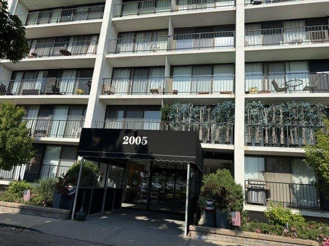 2005 S Finley Rd Unit 203, Lombard, IL 60148