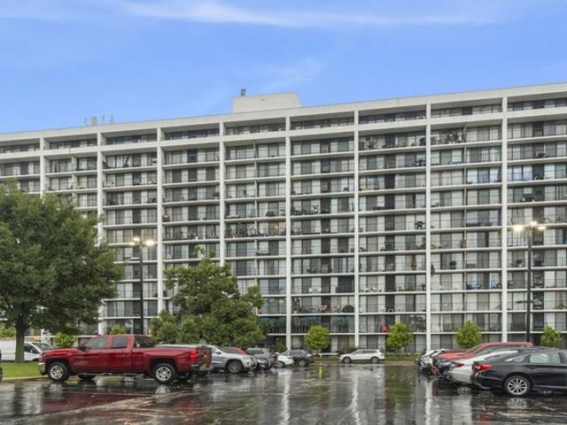 2005 S Finley Rd Unit 304, Lombard, IL 60148