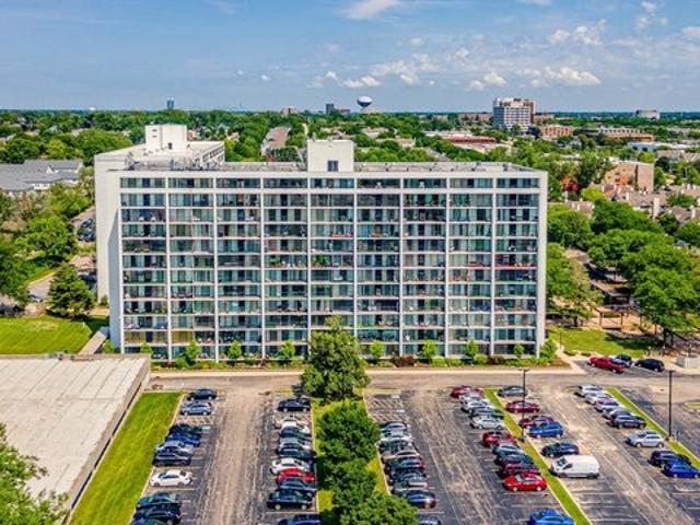 2005 S Finley Rd Unit 704, Lombard, IL 60148