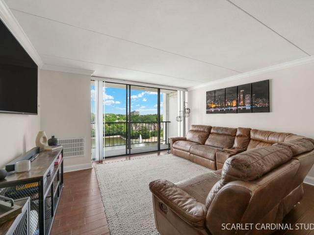 2005 S Finley Road # 703