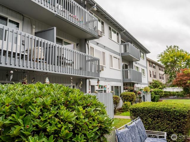 2005 Tibbetts Dr, Unit 305, Longview, WA 98632 | MLS #2427 | Compass