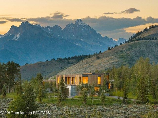 2005 W Bannock Rd, Jackson, WY 83001