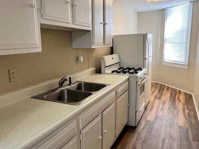 2005 Woodbourne Ave 4