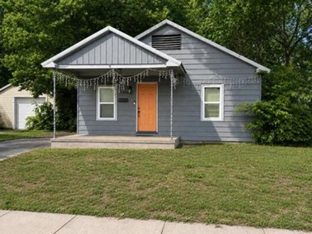 2006 N Pickwick Ave, Springfield, MO 65803