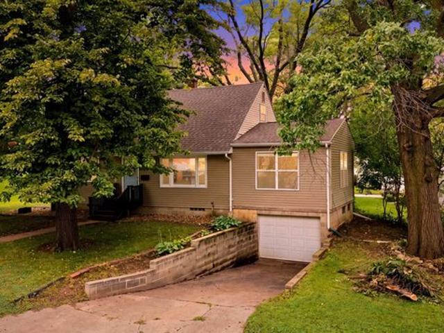 2006 Ashland Ave, Cedar Falls, IA 50613