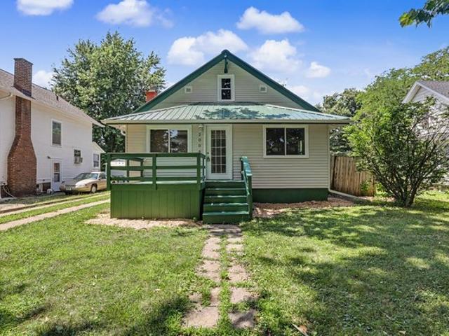 2006 E 13th St, Des Moines, IA 50316